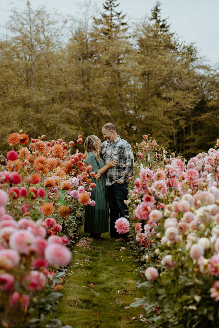 About – The Farmhouse Flower Farm